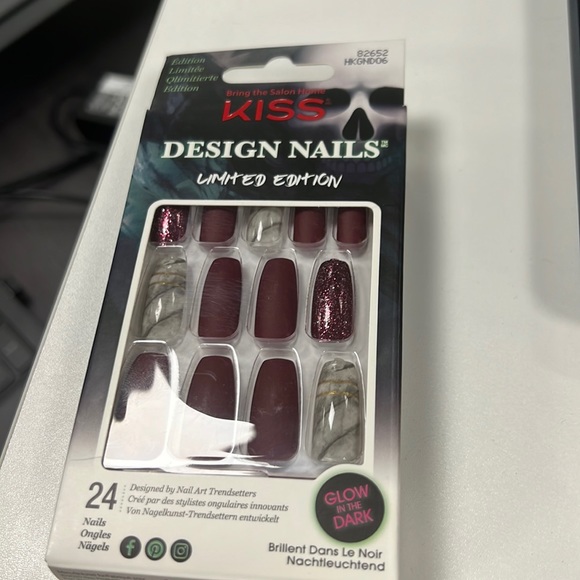 Kiss | Other | Kiss Design Nails Limited Edition Glow In The Dark Nails ...
